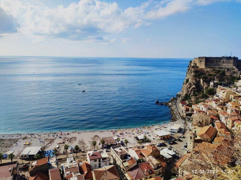 Turismo in Calabria: crescita record nel primo quadrimestre 2025