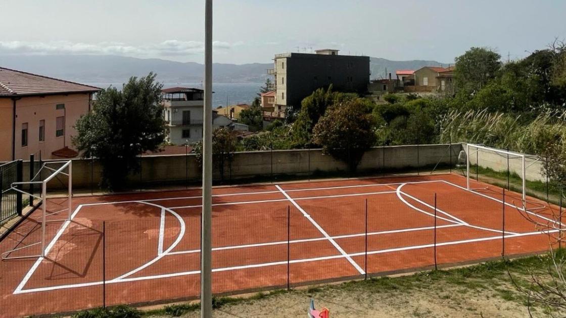 Acciarello, la scuola primaria riapre con un campetto rinnovato