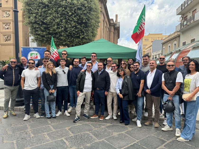 Forza Italia, grande successo a Reggio per la campagna tesseramento ...