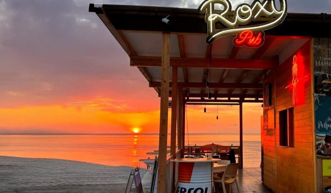 Roxy Pub: un punto di riferimento per l'estate 2025 a Scilla