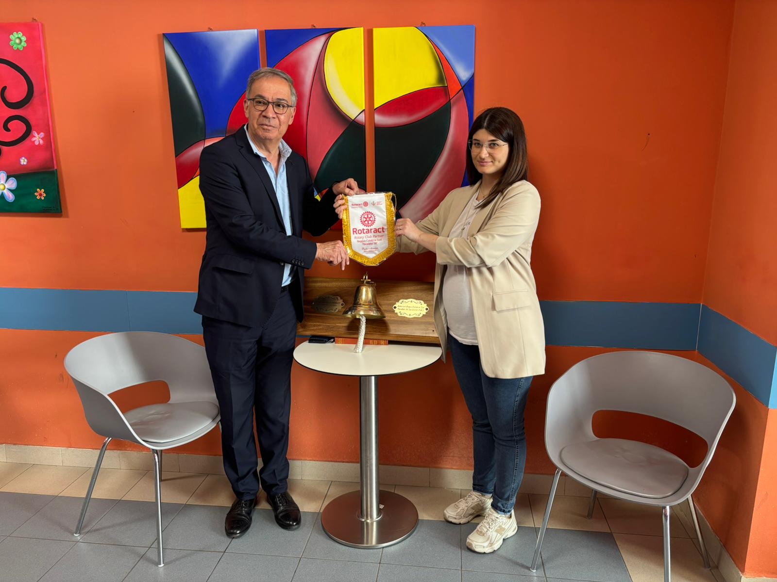 Reggio Calabria, donata al GOM la “Campana della Speranza”