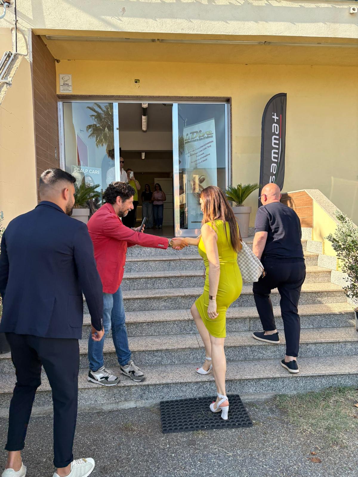 Manuela Arcuri all’Infiorata Melitese si affida al beauty reggino