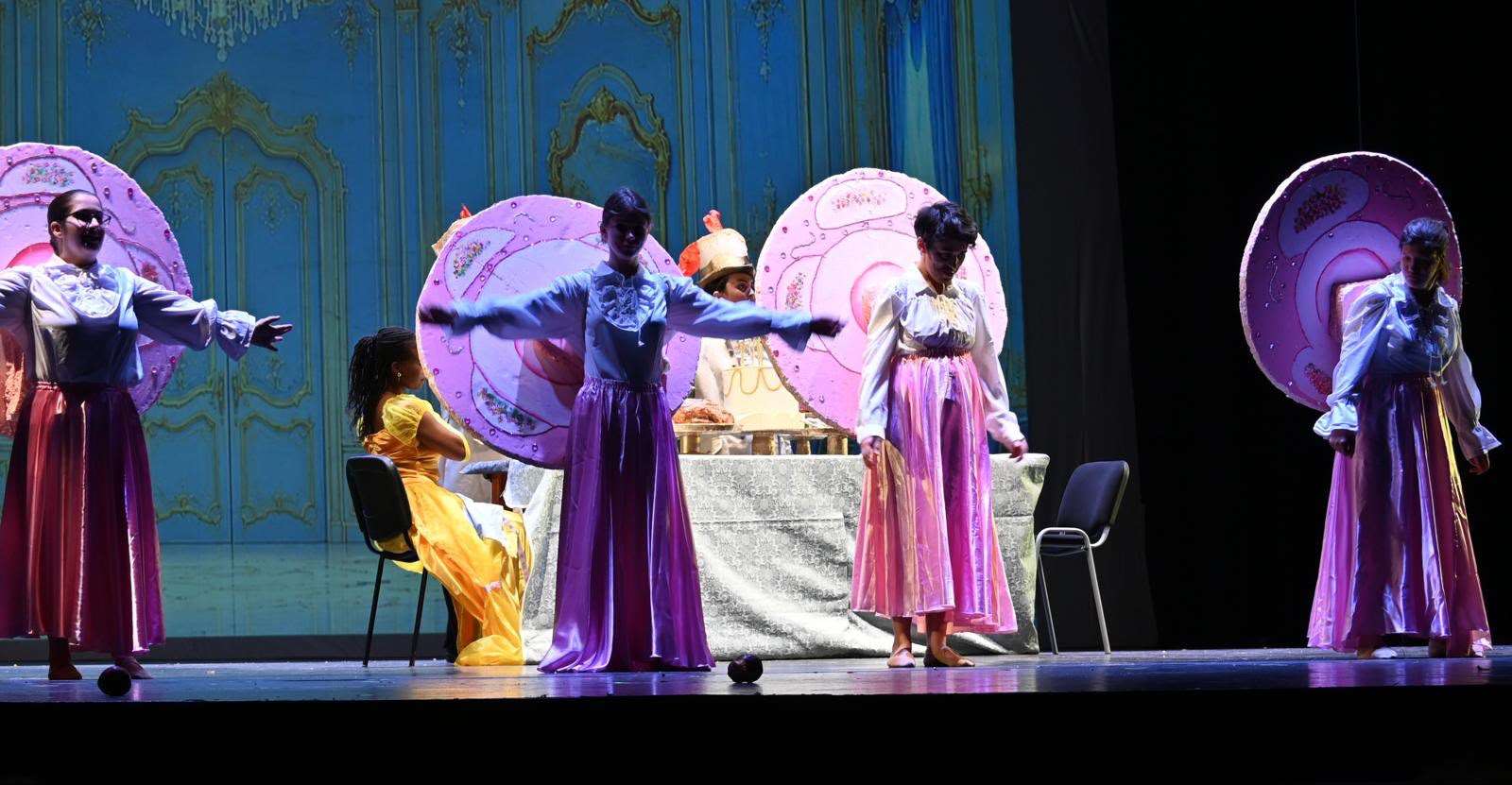 Teatro Cilea sold out per “C’era una volta Oggi” della Co.Danza.Re